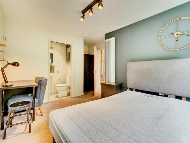 Room at Mayhew Crescent, High Wycombe Community Board