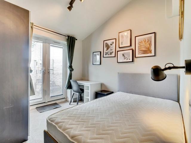 Room at Mayhew Crescent, High Wycombe Community Board