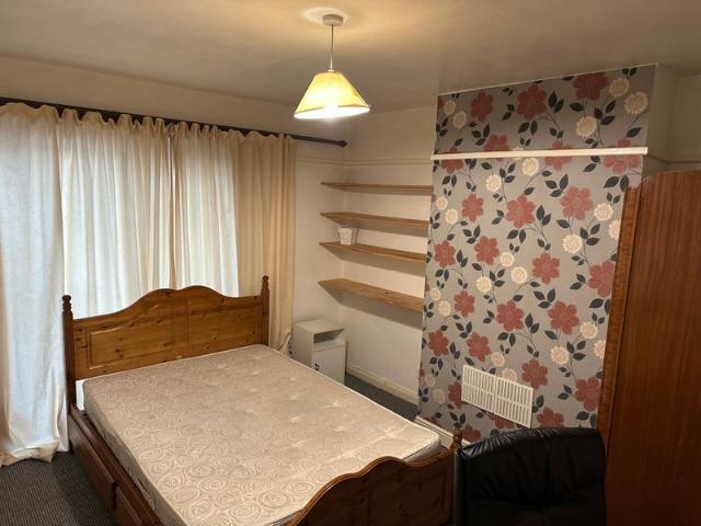 Room at Mayville Avenue, Bristol