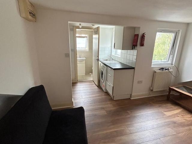 Room at Mead Road, Greater London