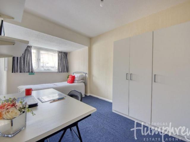 Room at Mead Way, Canterbury