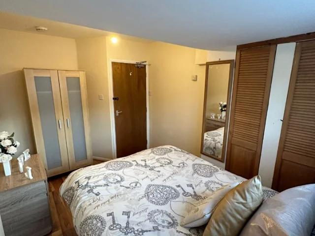 Room at Mead Way, Canterbury