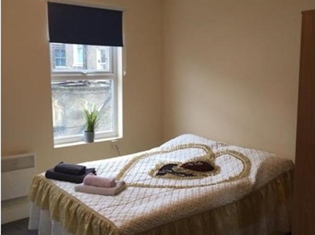 Room at Meadow Place, Greater London