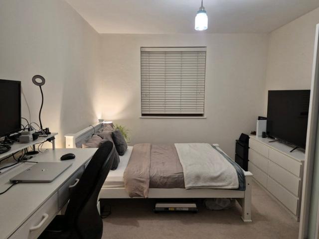 Room at Meadow Road, Greater London
