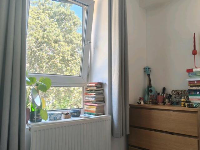Room at Meadow Road, Greater London