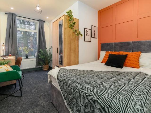 Room at Meadowbrook Close, Bury
