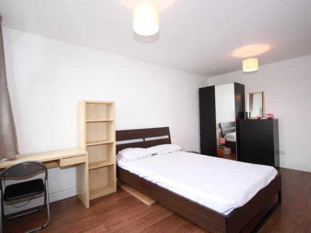 Room at Meadowcroft Mews, Greater London