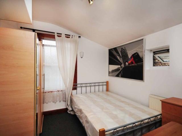 Room at Meath Road, Greater London