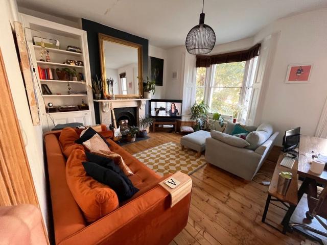 Room at Median Road, Greater London