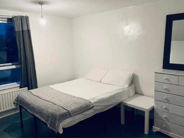 Room at Medlar Street, Greater London