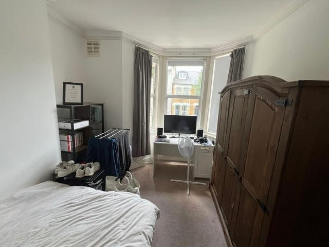 Room at Medley Road, Greater London