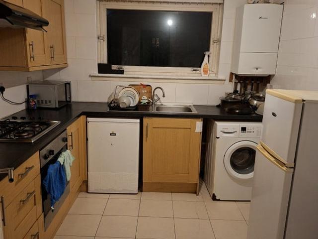 Room at Medwyn Street, Glasgow