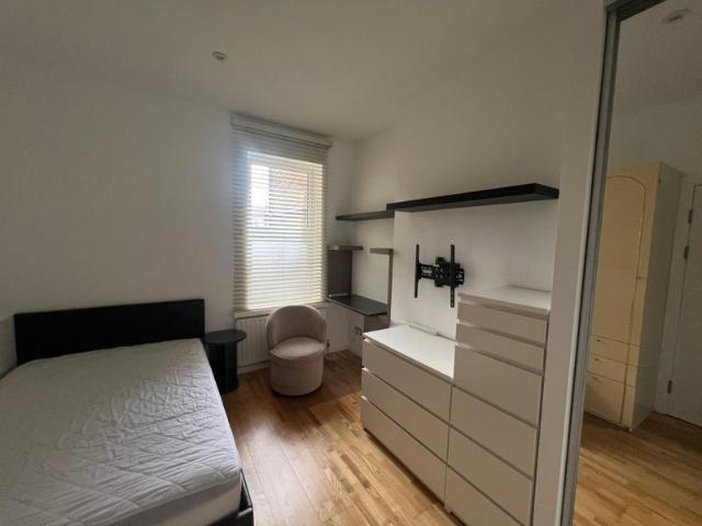 Room at Meeson Road, Greater London