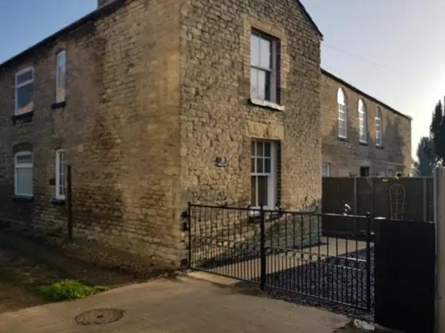 Room at Meeting Lane, Irthlingborough