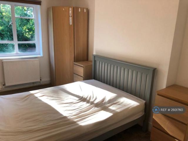 Room at Melbourne Court, Greater London