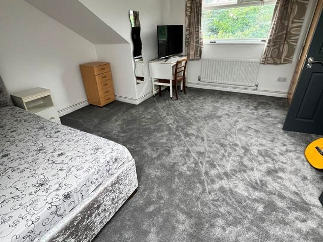 Room at Melfort Road, Greater London