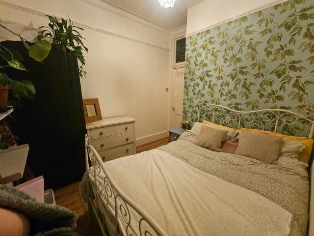 Room at Melfort Road, Greater London