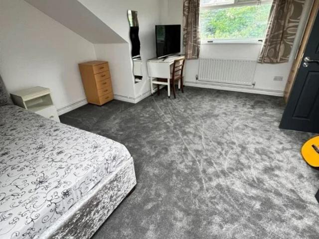 Room at Melfort Road, Greater London