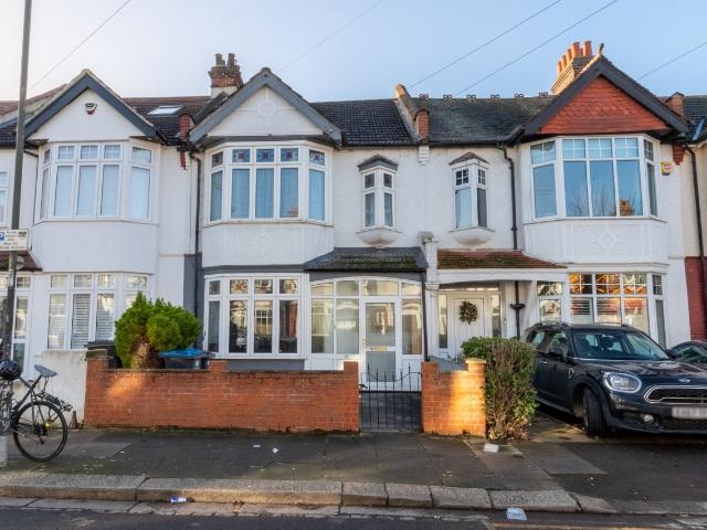 Room at Melrose Avenue, Greater London