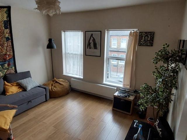 Room at Melrose Avenue, Greater London