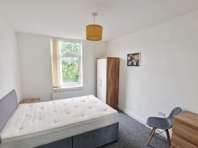 Room at Melrose Street, Hull