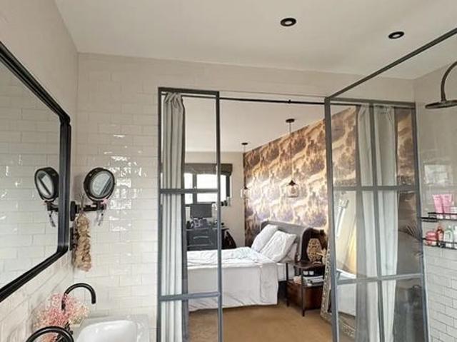 Room at Mentmore Terrace, Greater London