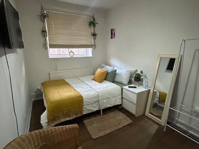Room at Mentmore Terrace, Greater London