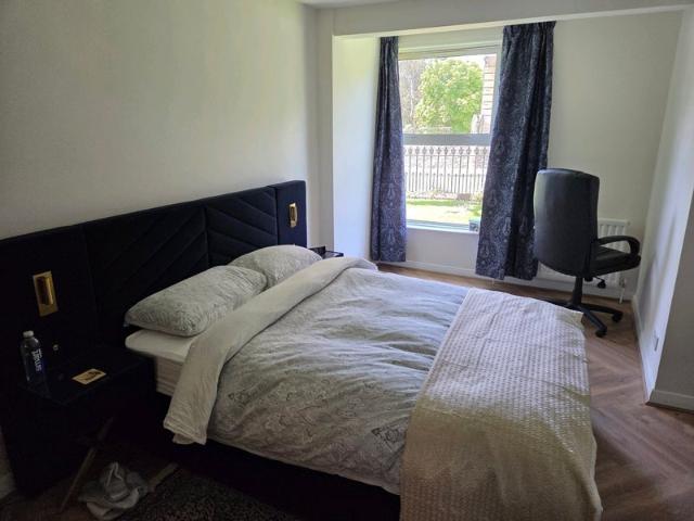 Room at Merchants Road, Bristol