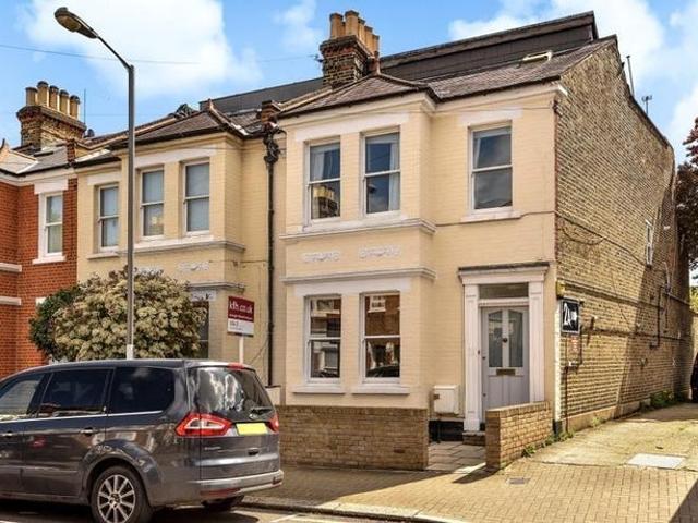 Room at Merivale Road, Greater London