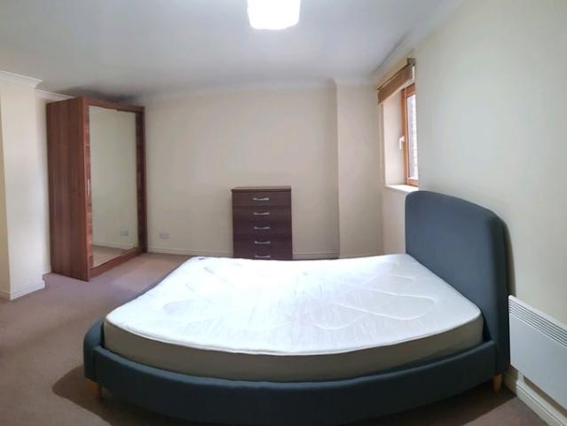 Room at Meridian Place, Greater London