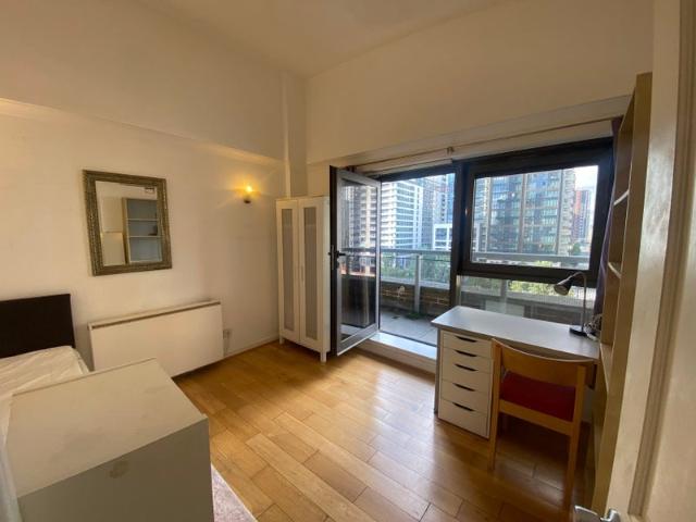 Room at Meridian Place, Greater London