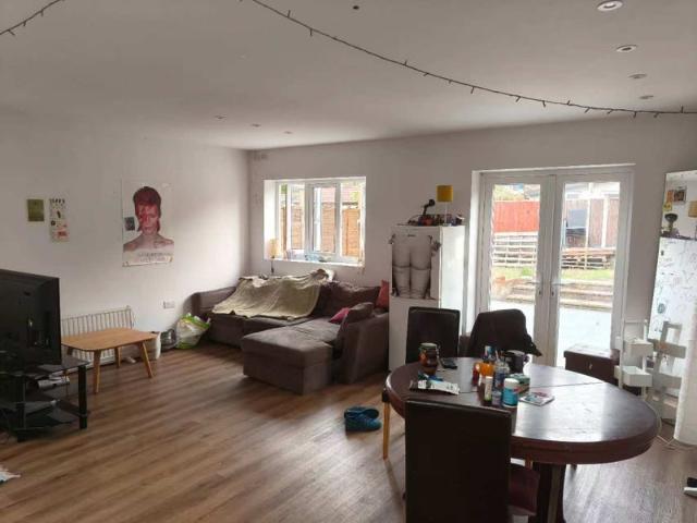 Room at Merriman Road, Greater London