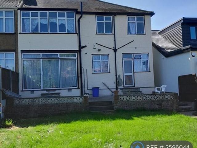 Room at Merrivale Avenue, Greater London
