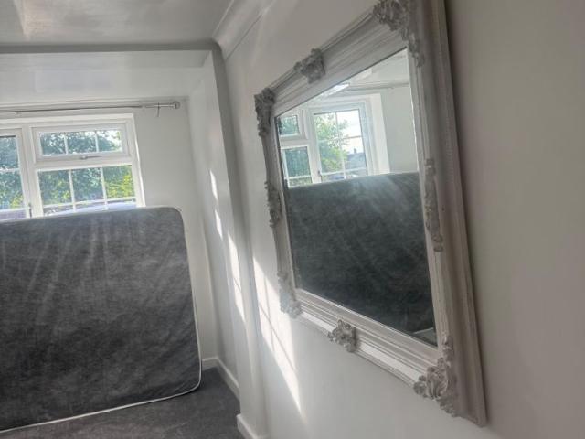 Room at Merton Road North, Reading