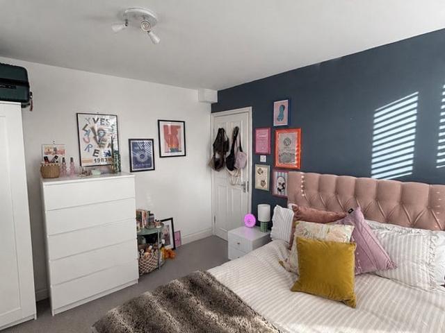 Room at Merton Road, Greater London