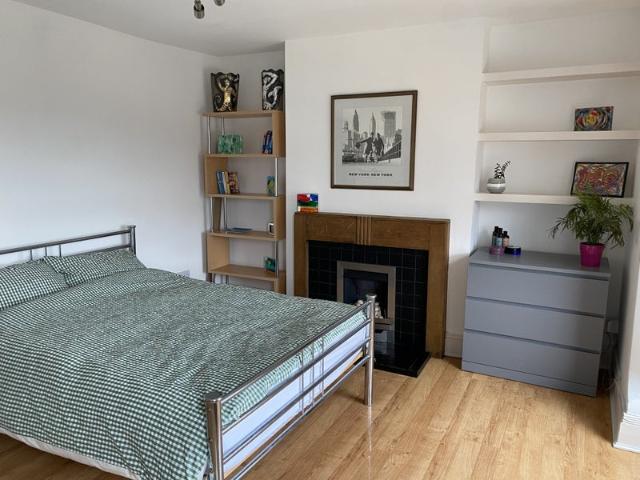 Room at Merton Road, Greater London
