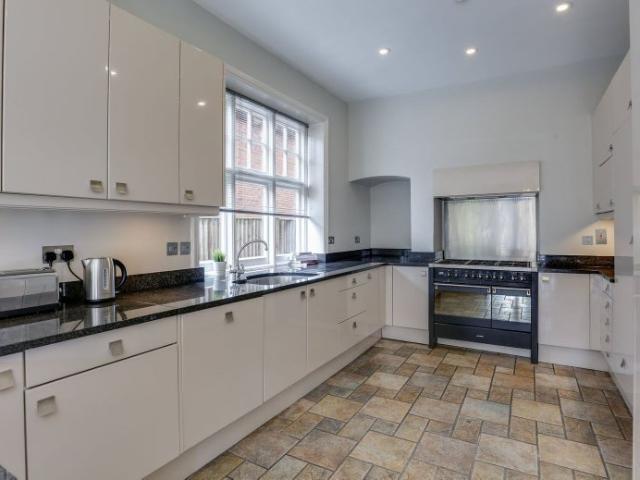 Room at Merton Road, Greater London
