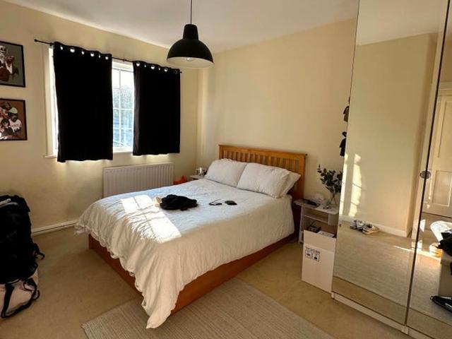Room at Merton Road, Greater London
