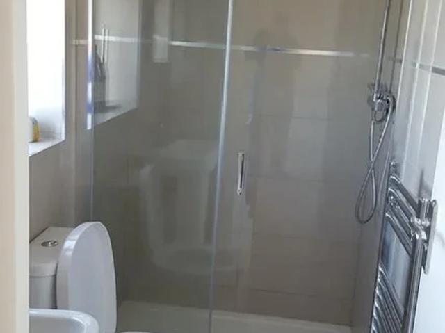 Room at Merton Road, Slough