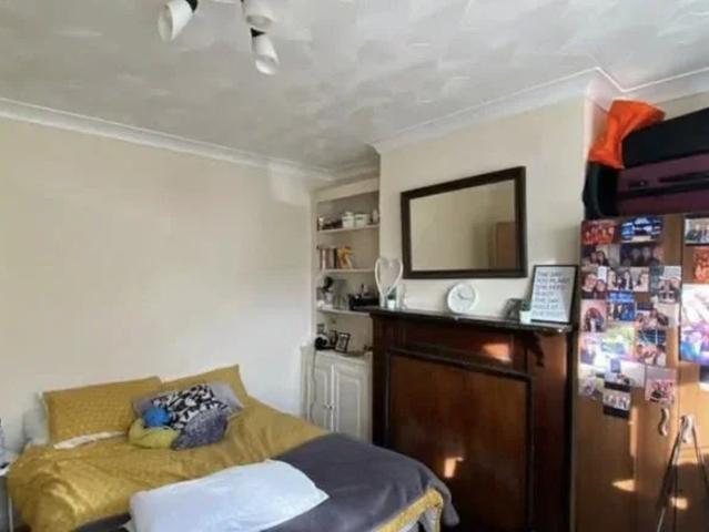 Room at Merton Road, Southampton