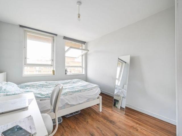Room at Mews Street, Greater London