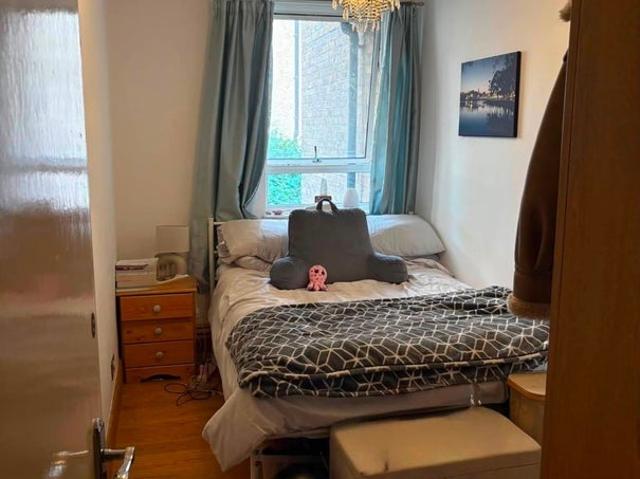 Room at Mews Street, Greater London