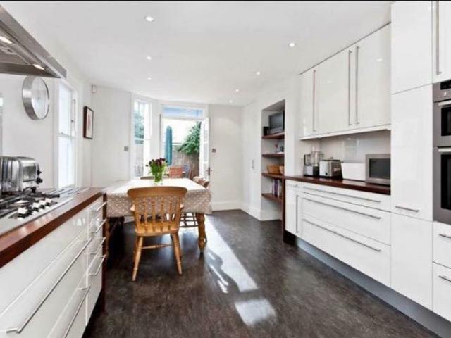 Room at Meteor Street, Greater London