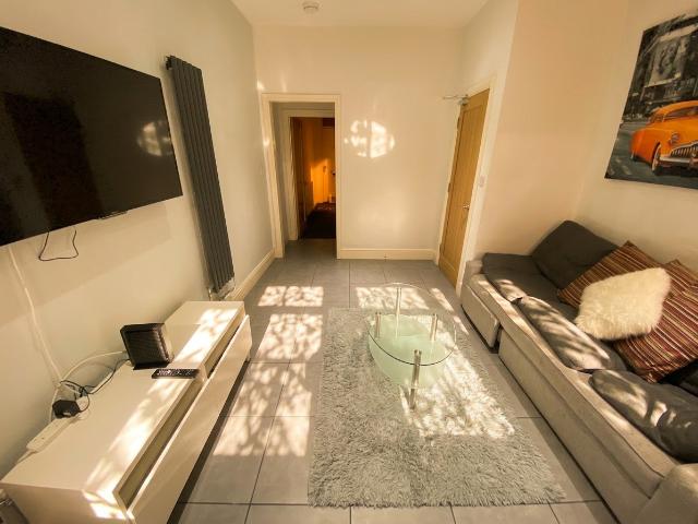 Room at Mettham Street, Nottingham