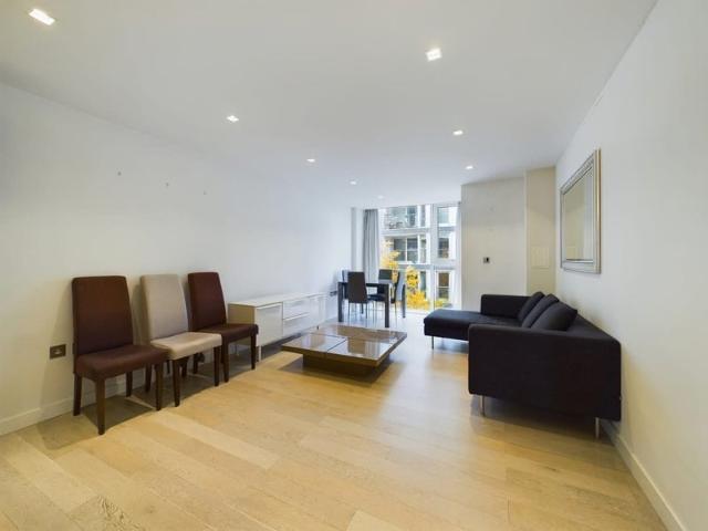 Room at Micawber Street, Greater London