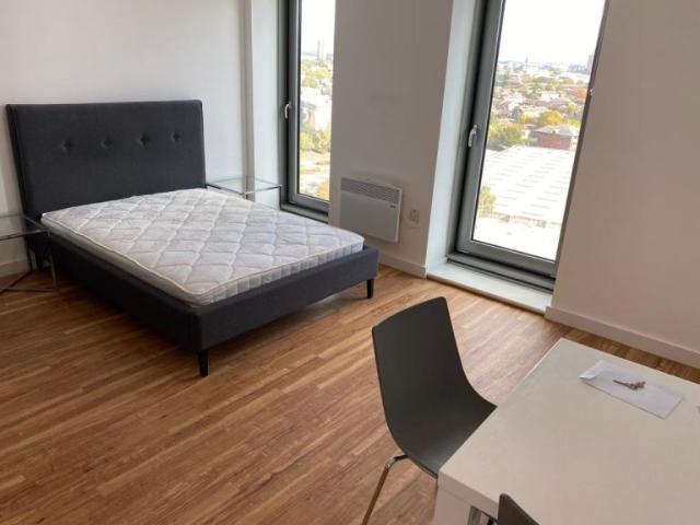 Room at Michigan Avenue, Salford
