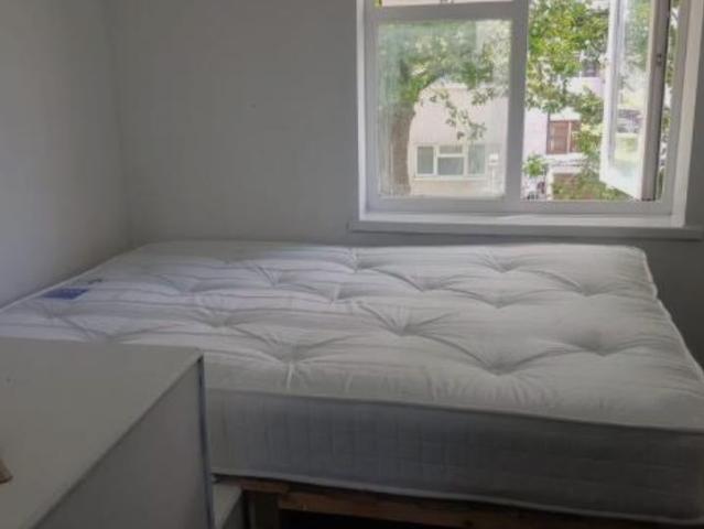 Room at Middle Ride, Coventry