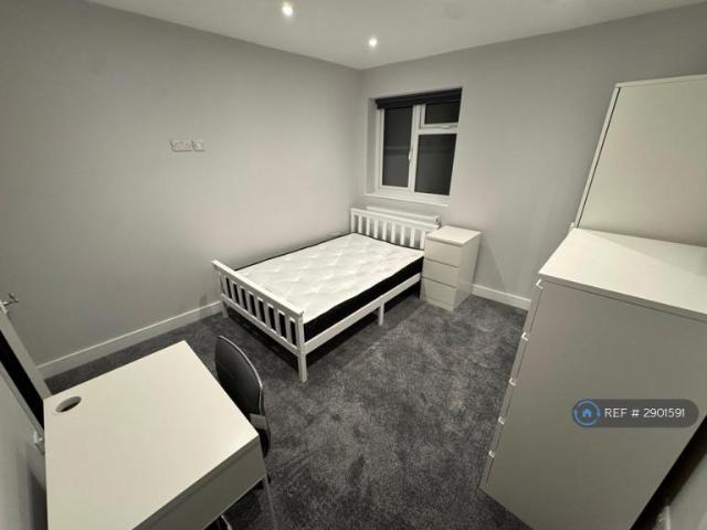 Room at Middle Street, Southampton