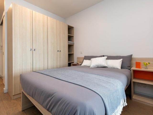 Room at Middle Street, Portsmouth