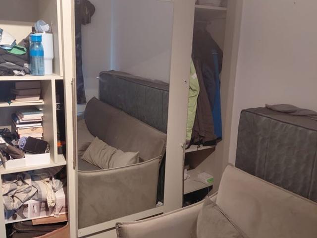Room at Middlesex Road, Greater London